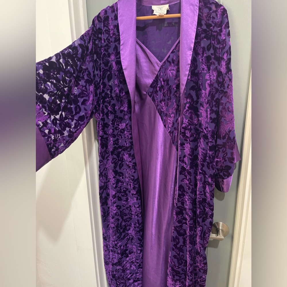 Valentino Intimo Purple Nightgown And Robe - Gem